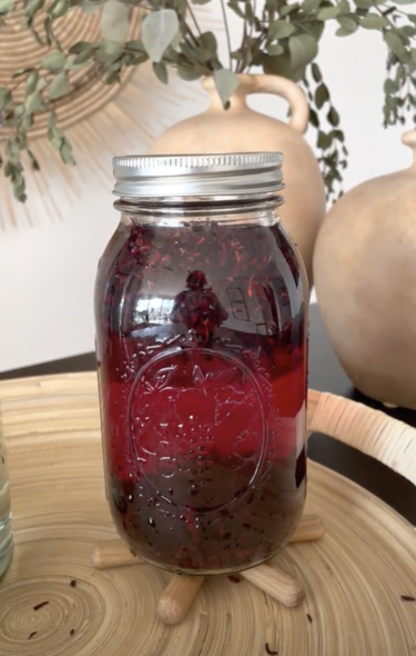 How to Stay Hydrated in the Heat: Herbal Hibiscus Infusion Recipe ...
